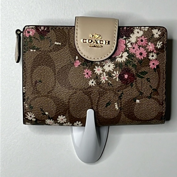 Coach | Bags | Coach Medium Corner Zip Wallet In Signature Canvas With ...